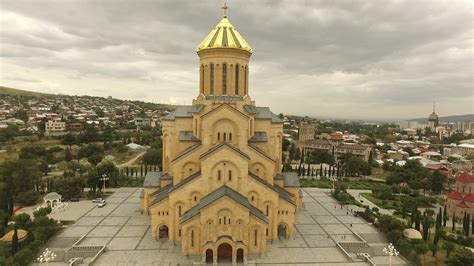წმინდა სამების საკათედრო ტაძარი ისტორია და მშენებლობა