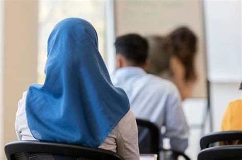Familja Akuzon Shkollën Në Shtime Se Përjashtuan Vajzën Nga Shkolla Për