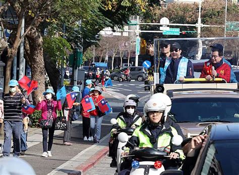 馬英九陪同賴士葆車掃衝選情（1）圖 中央通訊社 Line Today
