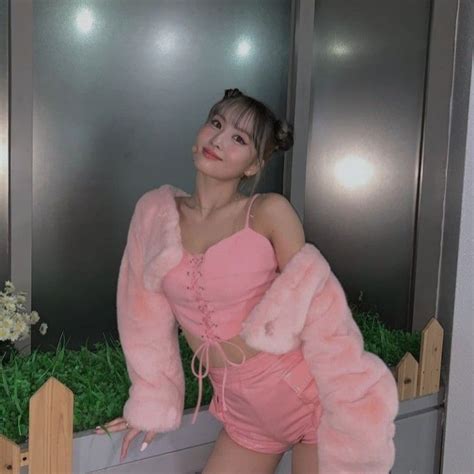 Elvie Adlı Kullanıcının Hirai Momo Is Loml Panosundaki Pin