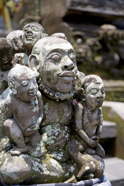 东方人无人寺庙闭眼竖图室外特写白天正面旅游度假标志建筑地标建筑雕塑印度尼西亚印尼亚洲节日朦胧模糊艺术