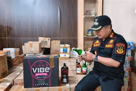 Satpol PP Dan Polres Garut Amankan 8 400 Botol Miras Senilai Rp 300