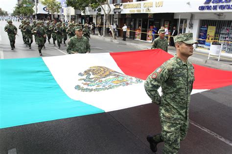 Regresa A Culiacán Desfile De Banderas