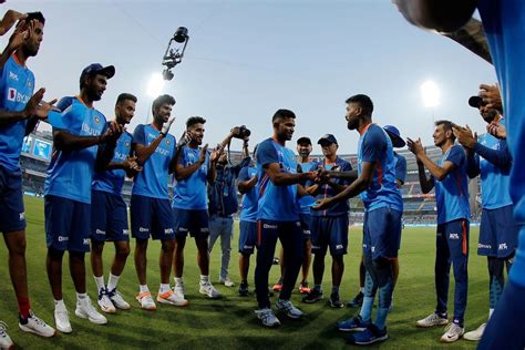 IND vs SL भरतय टम म द खलडय क डबय शरलक क पहल गदबज