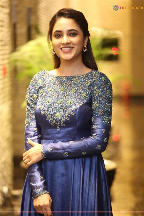 Priyanka Arul Mohan Actress Hd Photosimagespics And Stills
