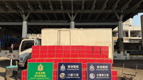 警聯海關西貢反走私 追可疑快艇運貨至大灘村 檢值735萬私煙