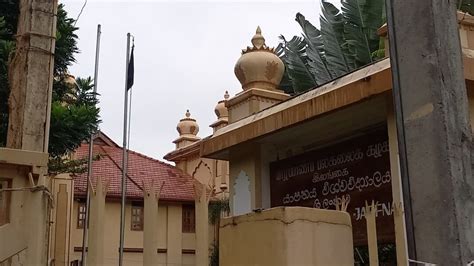 பறக்கிறது யாழ் பல்கலையில் கறுப்புக் கொடி எரிமலை