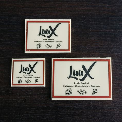 Chocolade Plakjes Met Afbeeldinglogotekst Luux Chocolaterie
