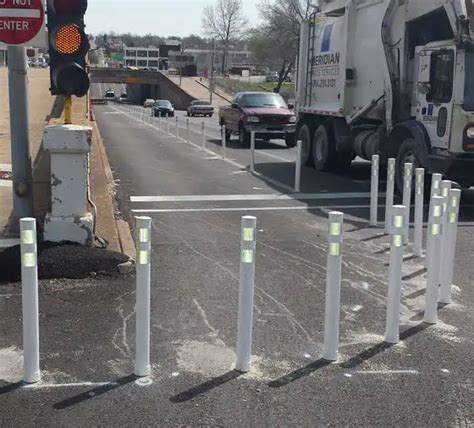 Reboundable Mount Traffic Delineators