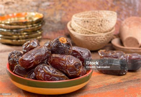 전통적인 중동 디저트 건강 식품 큰 Medjool 날짜 과일 0명에 대한 스톡 사진 및 기타 이미지 0명 갈색 건조한