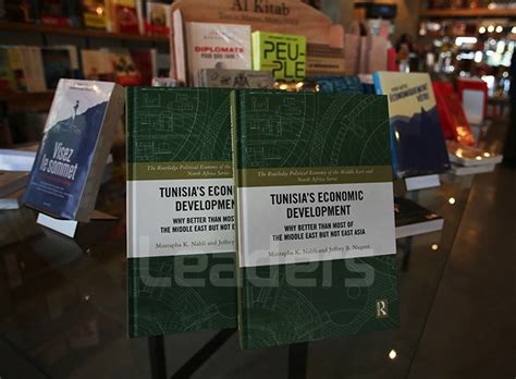 Abderrazak Zouari Présente Le Nouveau Livre De Mustapha Kamel Nabli Et