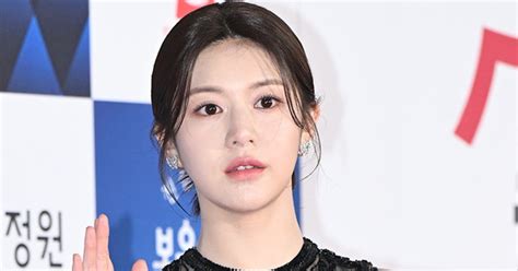 고윤정 청순美 가득한 인사 [포토엔hd]