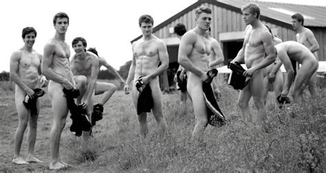THE WARWICK ROWERS GO FULL FRONTAL JUST IN TIME FOR CHRISTMAS