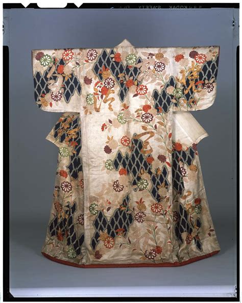 C0006250 白綸子菊文字模様絞小袖 東京国立博物館 画像検索