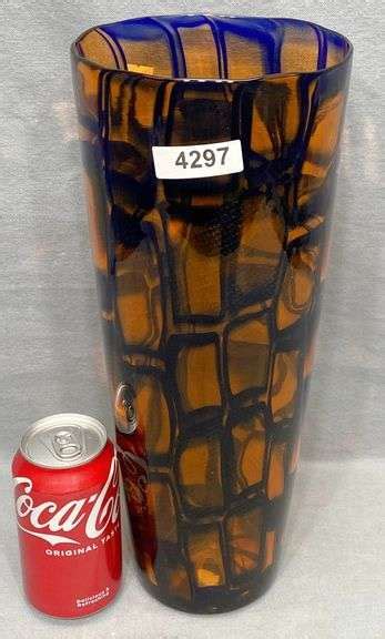 Modernist Art Glass Vase Dixons Auction At Crumpton