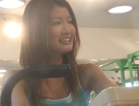 恥女！ 水に溶けるウェアを素人水着モデルに着せてスポーツクラブ☆当然水をぶっかけ丸裸！ガチ羞恥！ 052358 人気av女優観察日記 無料
