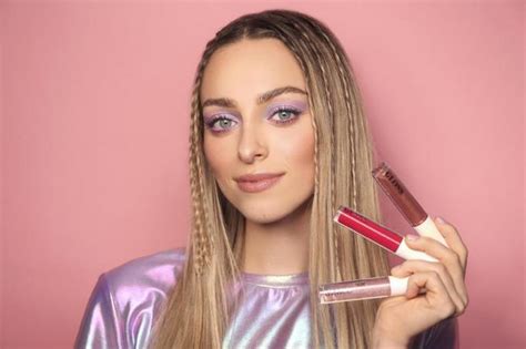 Camille Lanceert Haar Eigen Make Upcollectie “als Mensen Zich Hiermee