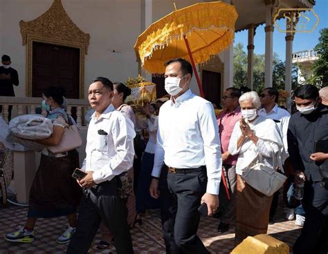 សម្តេចពិជ័យសេនា ទៀ បាញ់ ដង្ហែអង្គកឋិនទាន ទៅកាន់វត្តទេពពោធិវង្ស