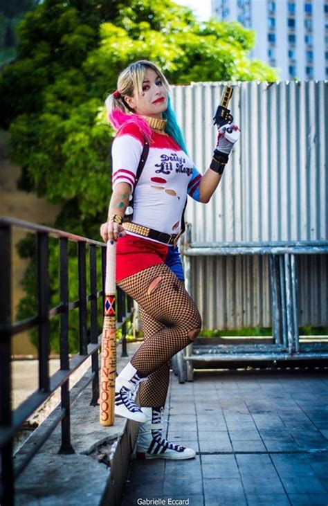 Brasileira utiliza o cosplay para ações sociais no Rio de Janeiro