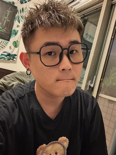 颱風天，上班去 聽說要這樣打才有人看 男生喜歡男生