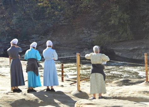Amish Women Riding In Tall Wagon In Intercourse Village Editorial Stock
