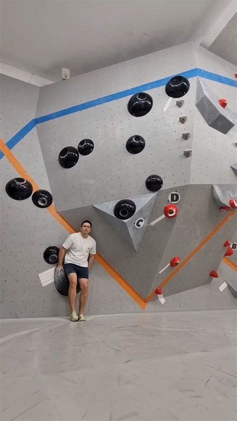 Skipping Half Of The Boulder Using No Tex Surface Rbouldering