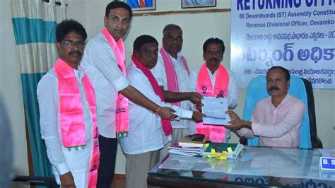 Ravindra Kumar దేవరకొండలో నామినేషన్‌ దాఖలు చేసిన బీఆర్‌ఎస్‌ అభ్యర్థి