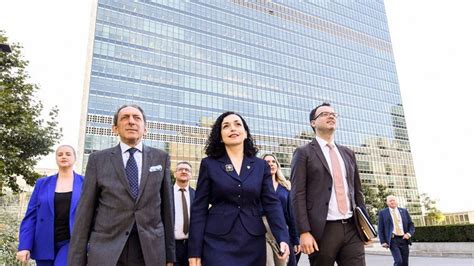 Na Pravom Putu Mushkolaj Osmani Se Trijumfalno Slikala U Njujorku