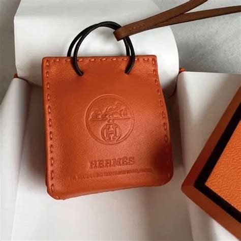 新品未使用 Hermes エルメス バッグチャーム サックオランジュ オレンジ By メルカリ