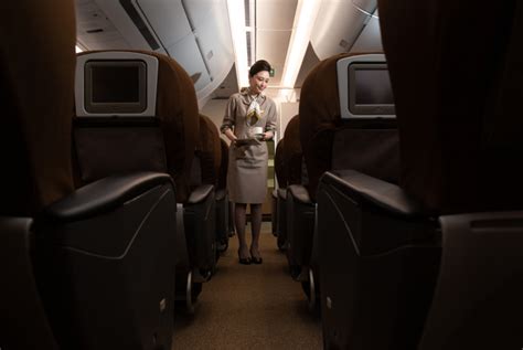 服務過日本貴族，星宇航空第一本空服聖經她寫的！ Cheers快樂工作人