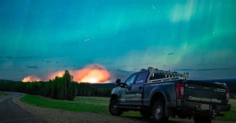 Des Milliers De Personnes évacuées à Cause Des Feux De Forêt Dans L