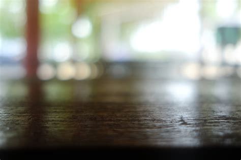 보케 배경이 있는 카페의 오래된 나무 테이블 표면을 닫습니다 0명에 대한 스톡 사진 및 기타 이미지 0명 갈색 고풍스런