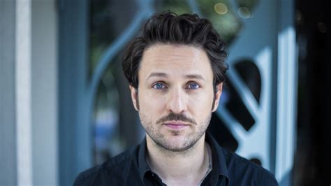 Dimitrij Schaad Privat Von Der Theaterbühne Zu Netflix Der Kleo Schauspieler Im Steckbrief