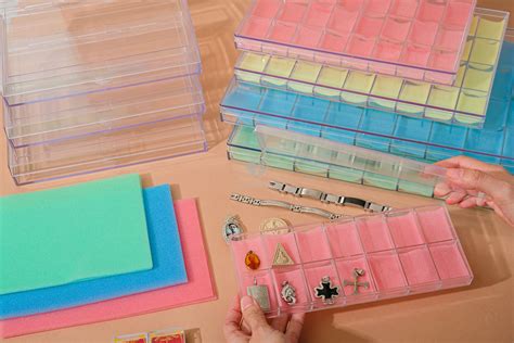 กล่องใส่พระพร้อมฝาปิด แบบเรียบและช่อง เก็บของสะสม สามารถจัดเก็บได้หลากหลาย ตามความต้องการ จัด