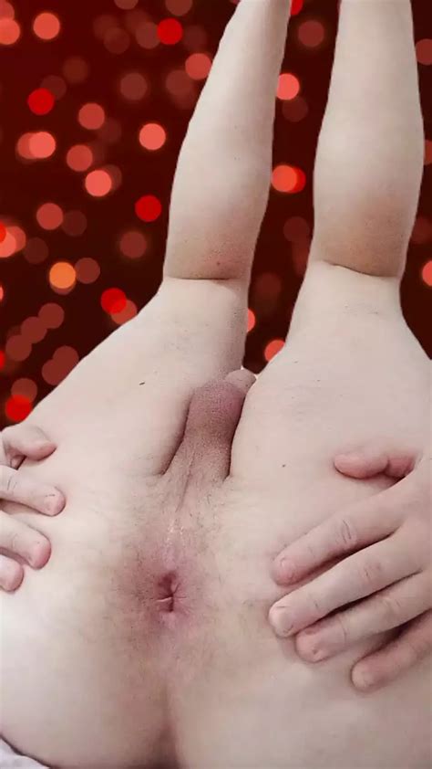 그녀의 아름다운 엉덩이를 면도하는 거대한 엉덩이의 젊은 트랜스 xHamster