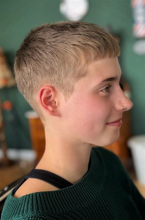 Chic Very Short Pixie Haircut For A Modern And Edgy Look