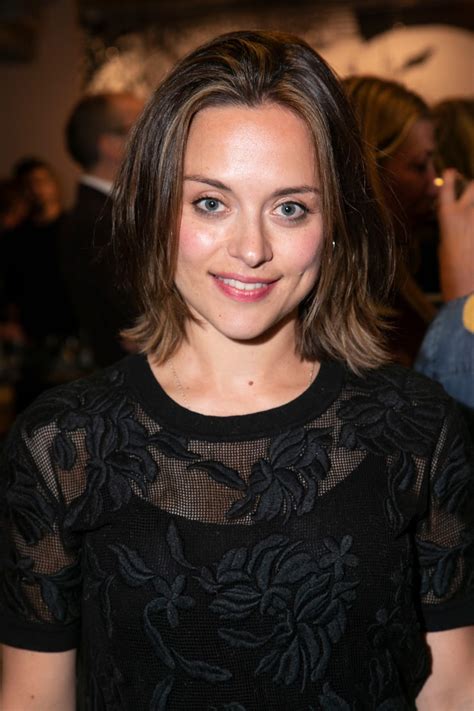 Picture Of Zoe Tapper