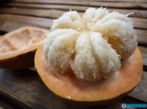 ត្រូវចងចាំថា ការបរិភោគផ្លែកំពីងរាជ្យទាំងគ្រាប់អាចបង្កឱ្យមានគ្រោះថ្នាក់ដល់អាយុជីវិត