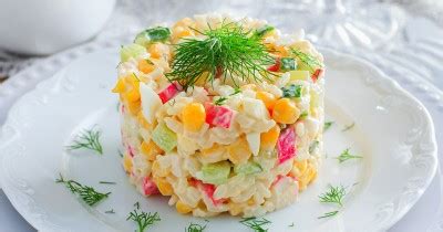 Салат с крабовыми палочками кукурузой и сыром рецепт с фото пошагово ...