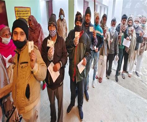 Up Election 2022 Voting Live कोहरे तथा ठंड के बीच पहले चरण का मतदान शुरू