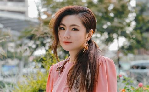 Selina S H E Tin T C M I Nh T Selina Mang Thai Con U L Ng Tu I