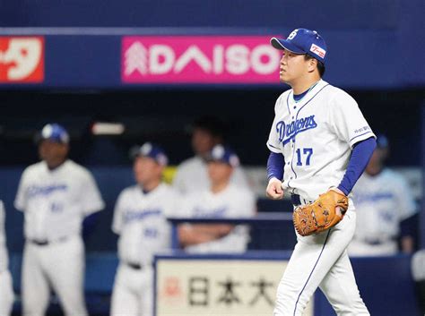 ＜中・広＞2回表1死二、三塁、サンタナに中前2点適時打を打たれ、ガックリの柳（撮影・椎名 航） スポニチ Sponichi Annex 野球