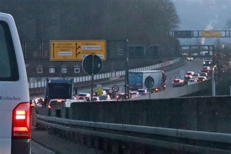 Verkehrsunfall Auf Der B62 Zwischen Dreis Tiefenbach Und Weidenau Sorgt