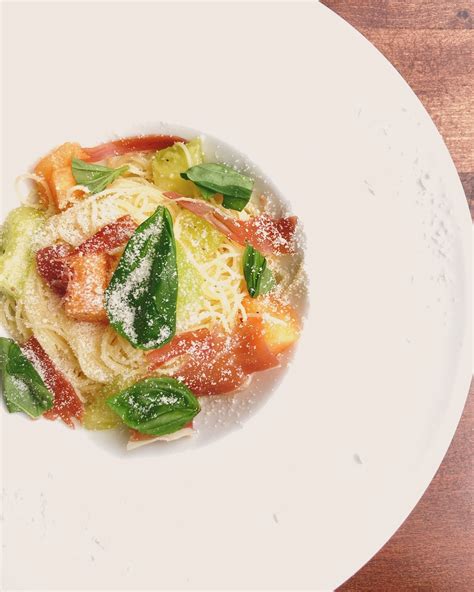 〜季節限定・生ハムとメロンの冷製パスタ🍈〜 暑い日も増えてきましたね🔥 数量限定で念願の冷製パスタの登場です🙌 生ハムメロンの鉄板の組み合わせ
