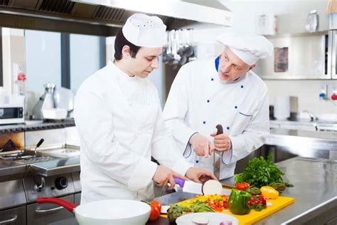 Cuáles son las funciones de un ayudante de cocina Pescanova Fish