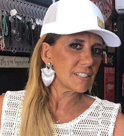 Rita Cadillac fatura conteúdos 18 Ensaio no cemitério PaiPee