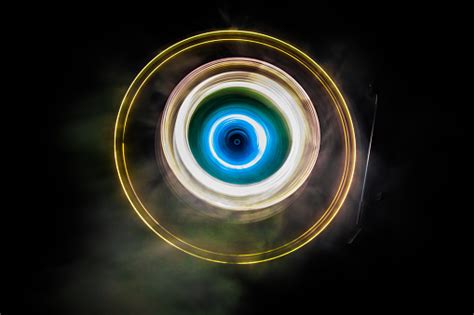 속도화재와 연기의 흔적비닐 레코드의 개념 비닐 디스크 레코딩 턴테이블 비닐 레코드 플레이어입니다 디스크 자키에 대 한 레트로 오디오 장비입니다 사운드 기술 Dj에 대한 스톡