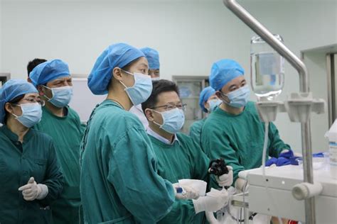 我院举办同济大学附属东方医院内镜中心徐美东教授工作站揭牌仪式暨《消化系统疾病诊治新进展》培训班 皖南医学院第二附属医院