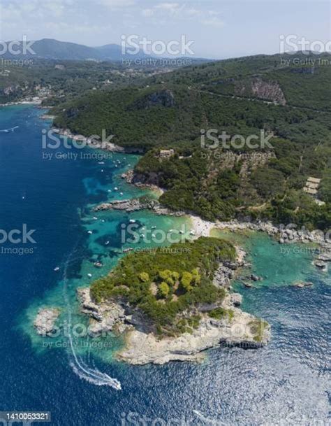 코르푸 섬에있는 Limni Beach Glyko의 조감도 그리스 독특한 더블 비치 0명에 대한 스톡 사진 및 기타 이미지 0