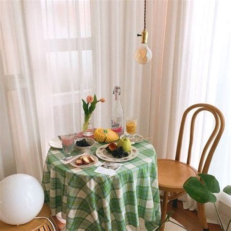 แต่งห้องแบบมินิมอล ด้วยโต๊ะกลมกินข้าวไซส์เล็กน่ารักๆ Ladyissue เว็บรีวิวเครื่องสำอาง ชุมชน